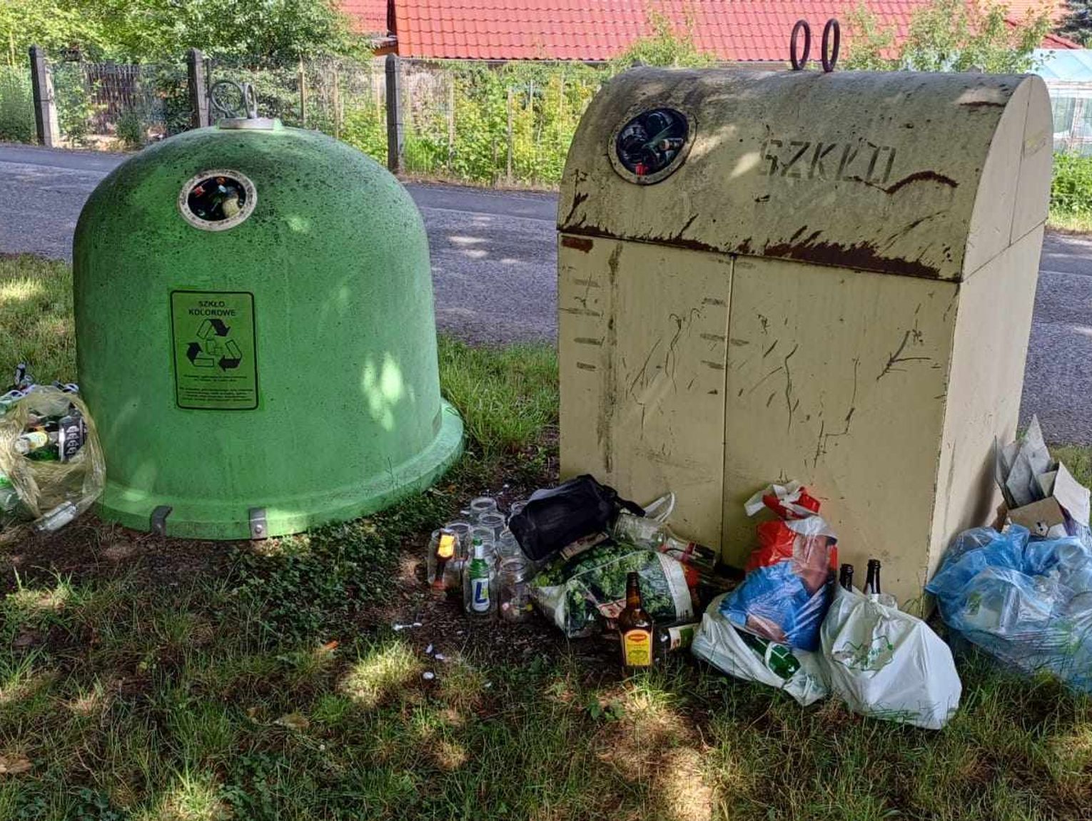 Dzwony na śmieci są przepełnione. Sołectwa zastanawiają się nad ich ...