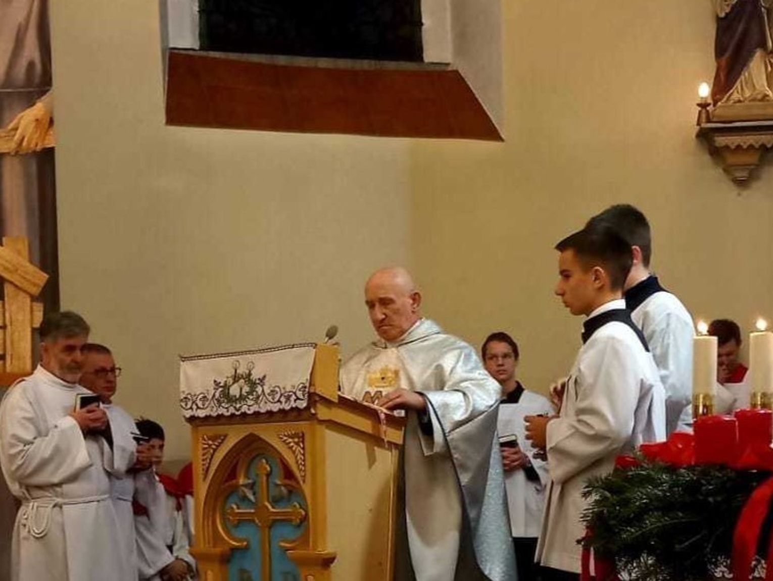 Parafianie z Izbicka podziękowali byłemu proboszczowi za lata posługi