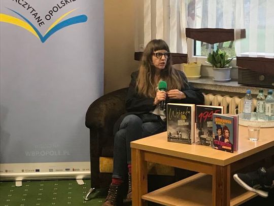 Spotkali się z Magdalena Grzebałkowska, znaną reporterką i pisarką Spotkali się z Magdalena Grzebałkowska, znaną reporterką i pisarką